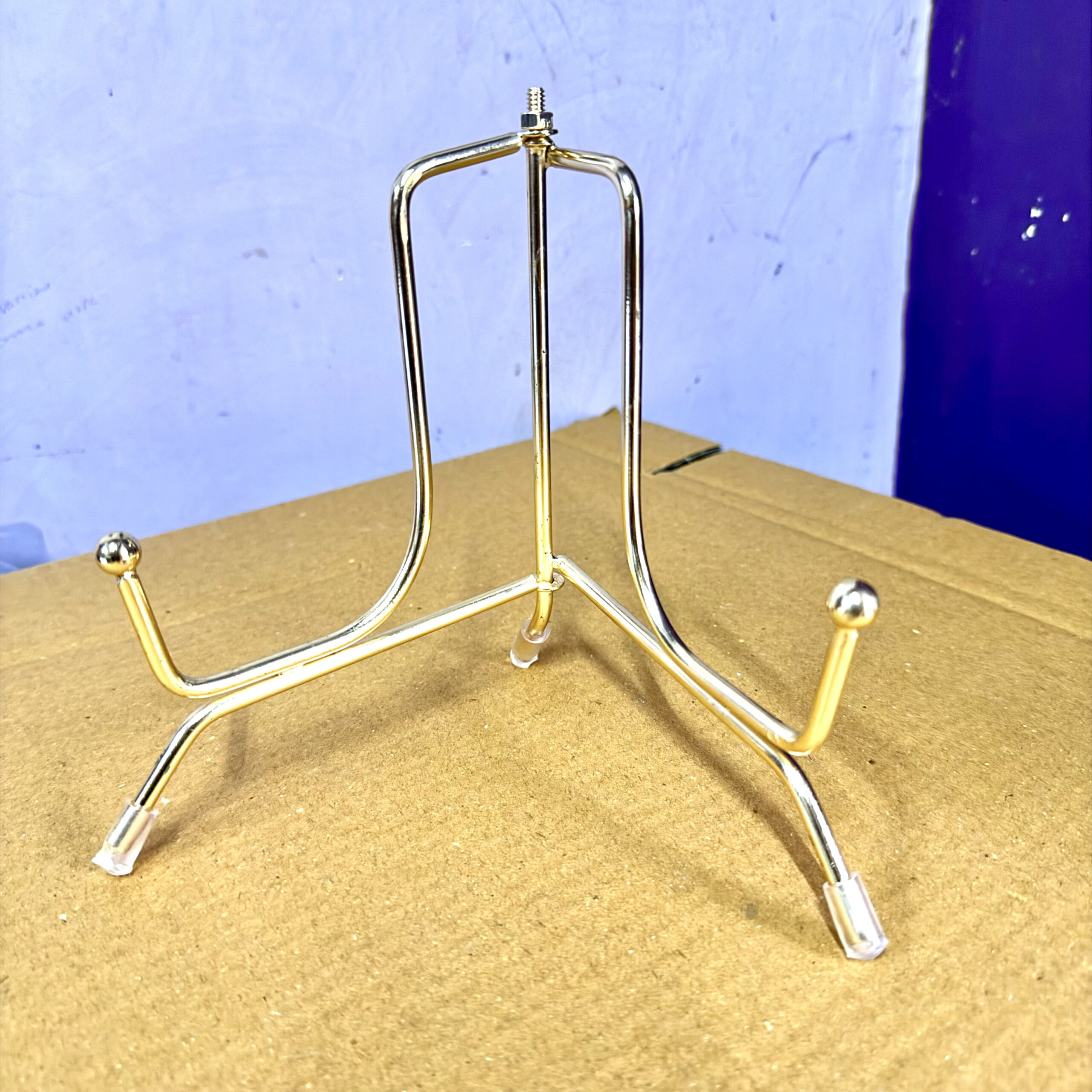 Metal Foldable Display Stand 6 Inch Height – Irika Resin